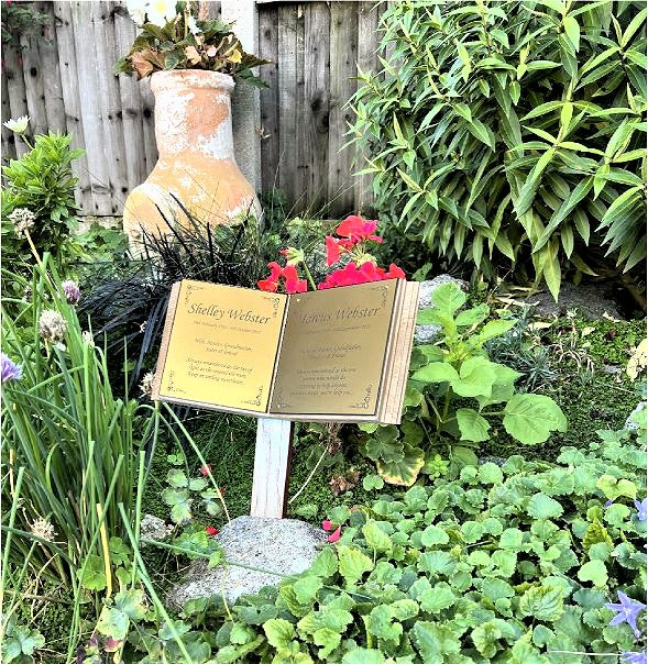 Oak Wooden Memorial Grave Tree Marker with Personalised Plaque – 1st 4 ...